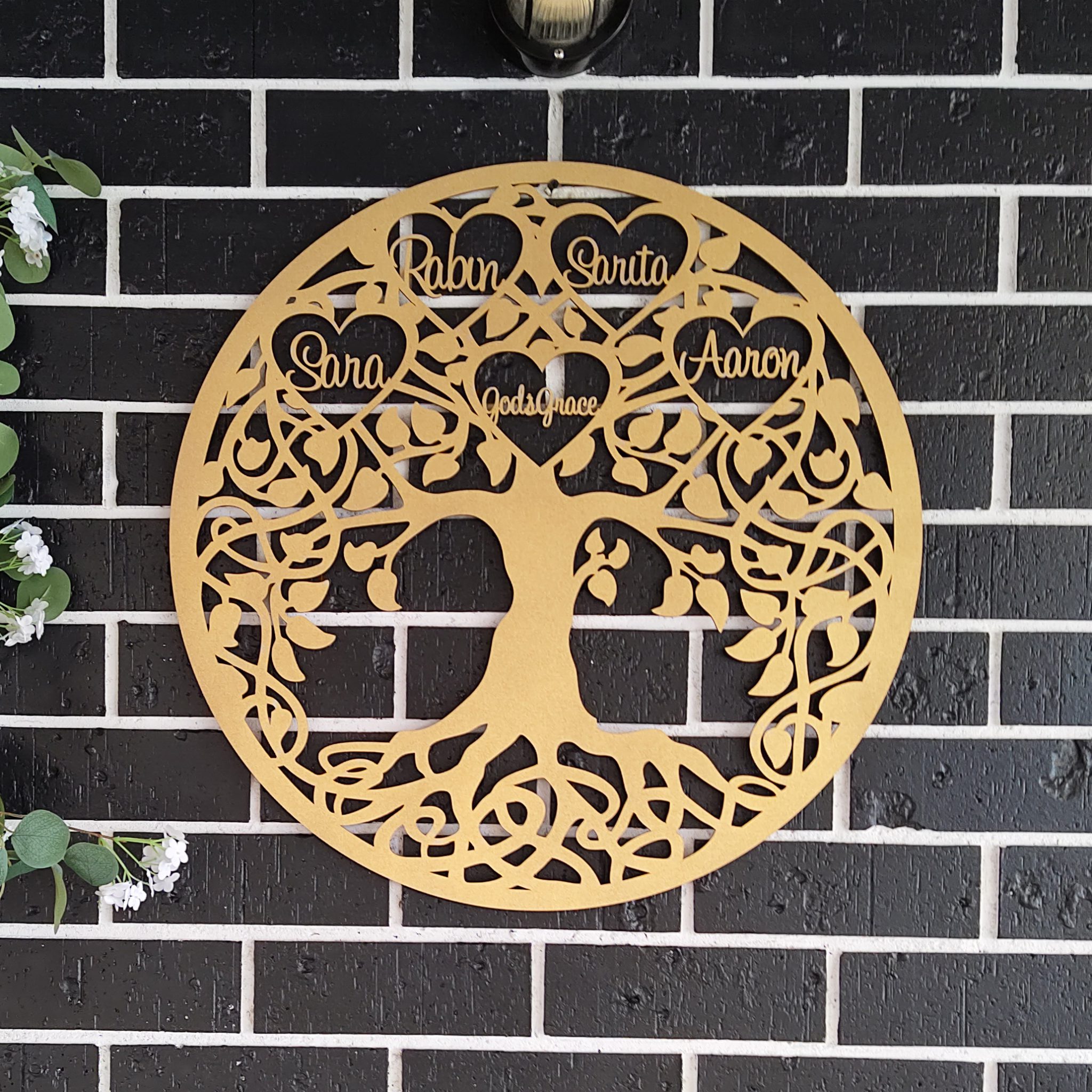 Laser Cut Family Tree Round - Up to 15 Hearts - Hot Cut